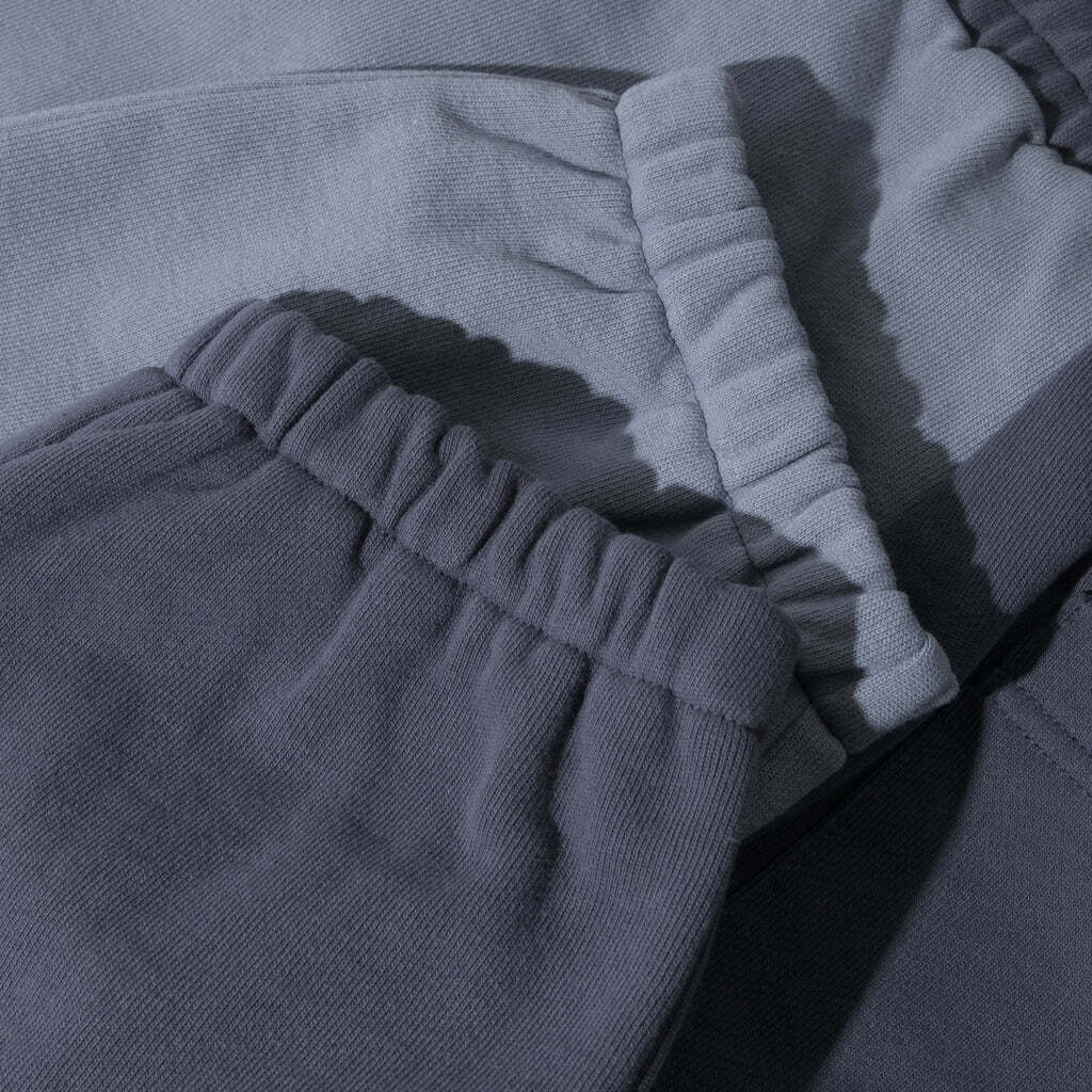 Dime Split Crest Sweatpant, indigo wash | Beyond